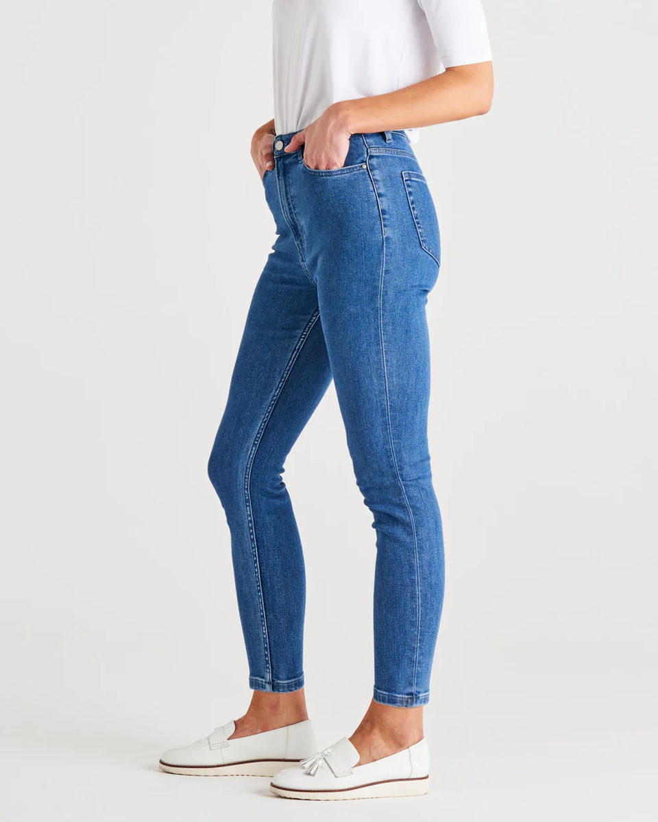 Betty Jeans – AURA Fashion